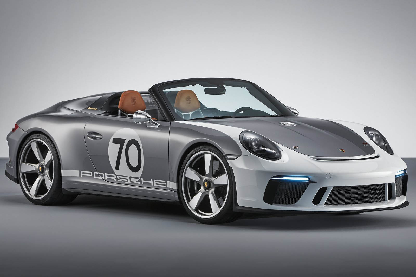 StriveME - بورشه 911 سبيدستر: عودة أصالة التصميم